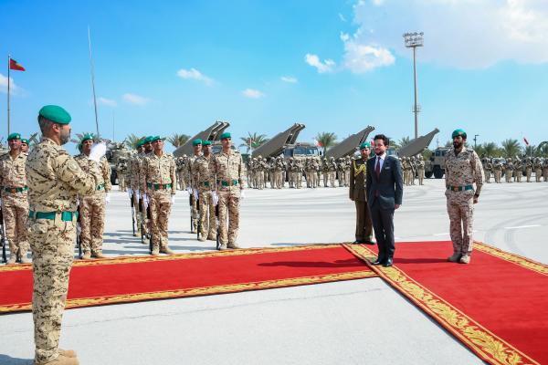 Crown Prince visits Bahrain Royal Guard Command, participates in ...